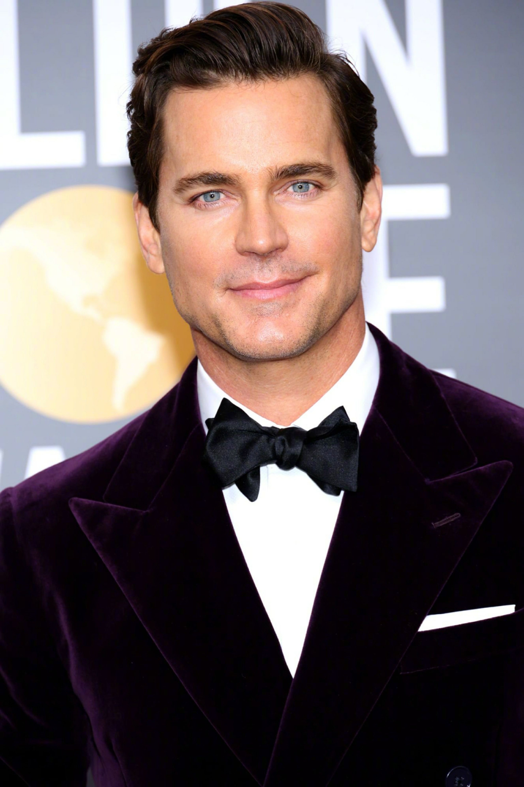 出席第80届颁奖典礼的孔雀Matt Bomer和爱人Simon Halls……__财经头条