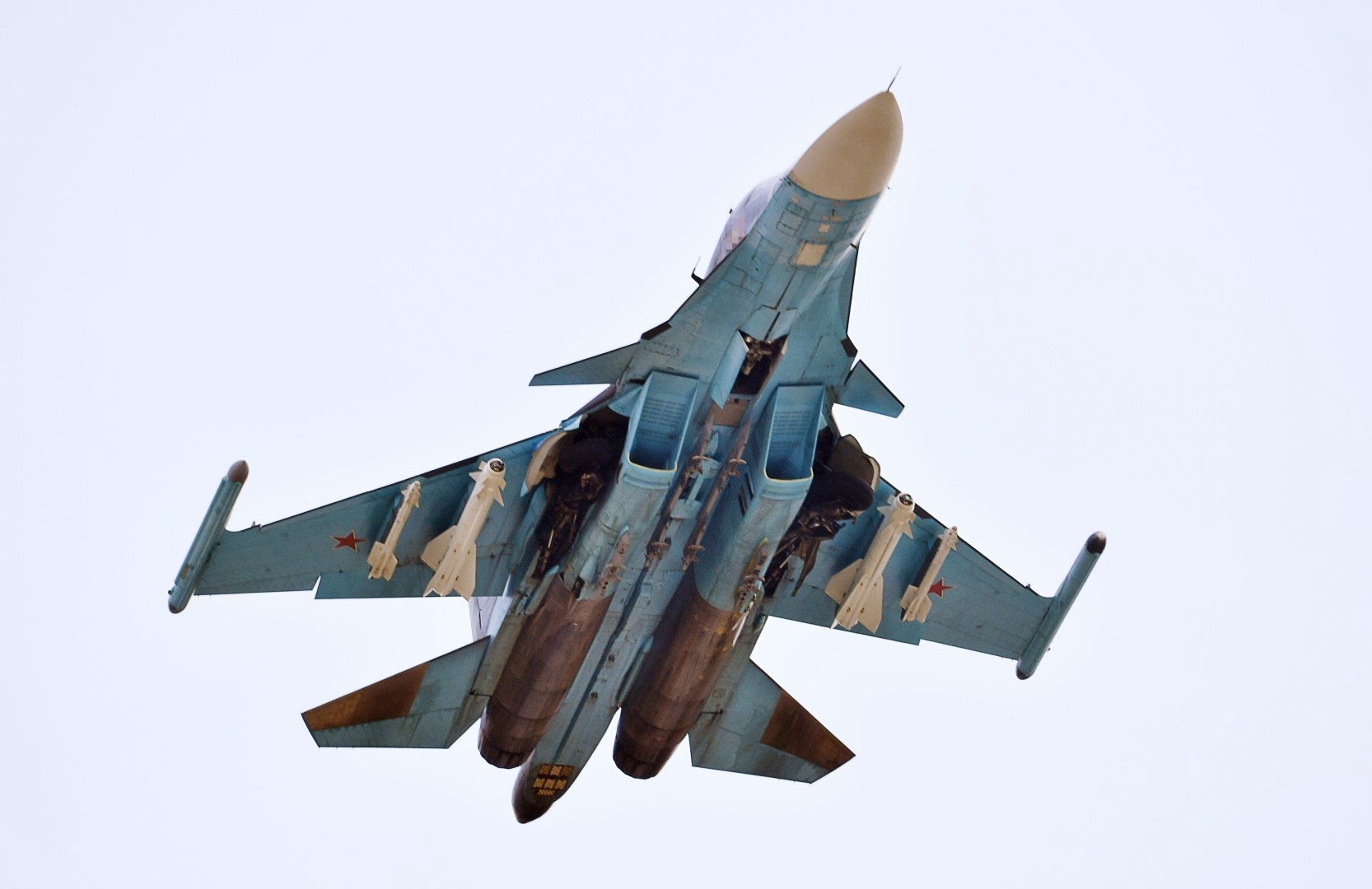 挂载KH-29电视制导空地导弹的俄军苏-34__财经头条