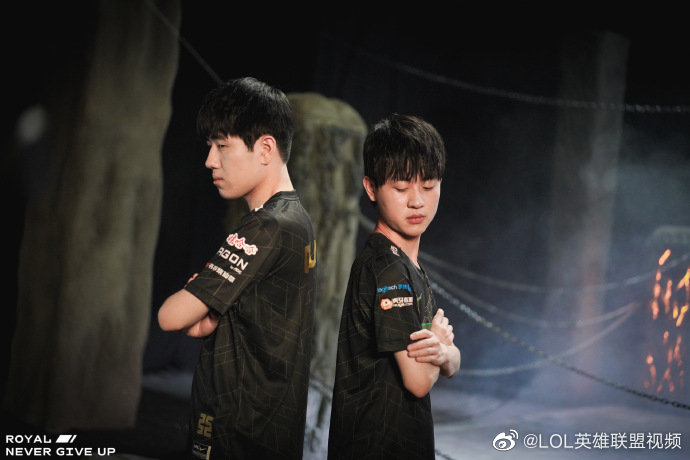 RNG拍摄花絮：坚定的目光，我们阔步向前！__财经头条