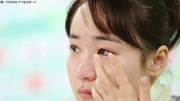 伊藤美诚哭了！无缘奥运单打争金，发布会洒泪诉苦：肋骨太疼了|美诚|伊藤|单打_新浪新闻