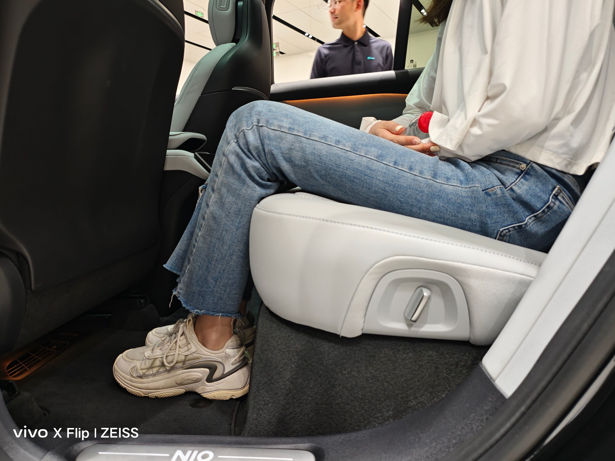 蔚来全新ES6 ES7 EC7地板高度实腿对比，你猜哪个是全新ES6？__财经头条