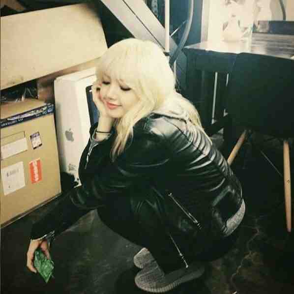 Lisa出道初期旧照有，家人们咱就是说真的很好看啊家人们！__财经头条