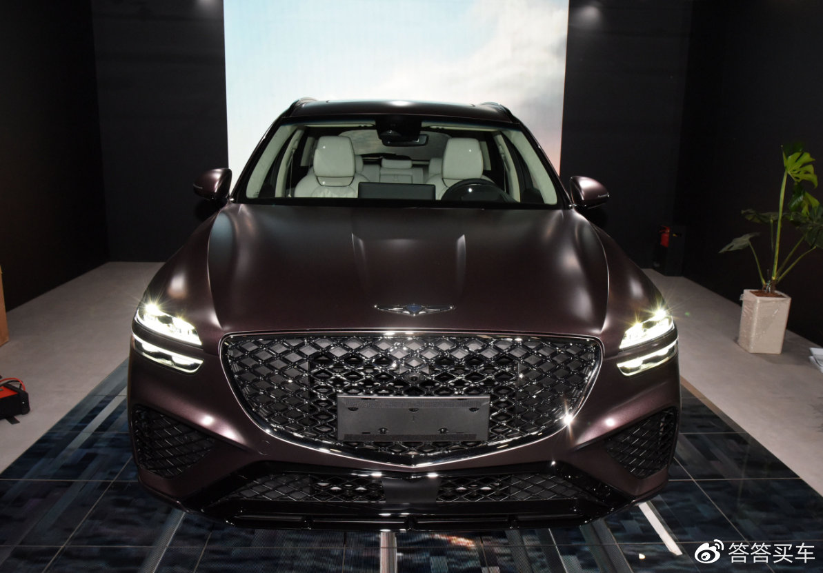 品牌首款中型SUV 捷尼赛思GV70燃油版上市 32.98万起售__财经头条