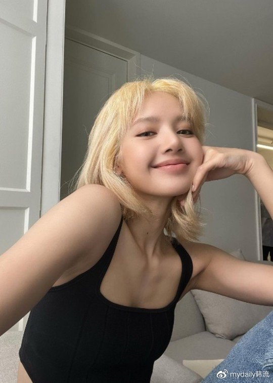 BLACKPINK成员Lisa社交网站发布近照|社交网站|近照|女团_新浪新闻