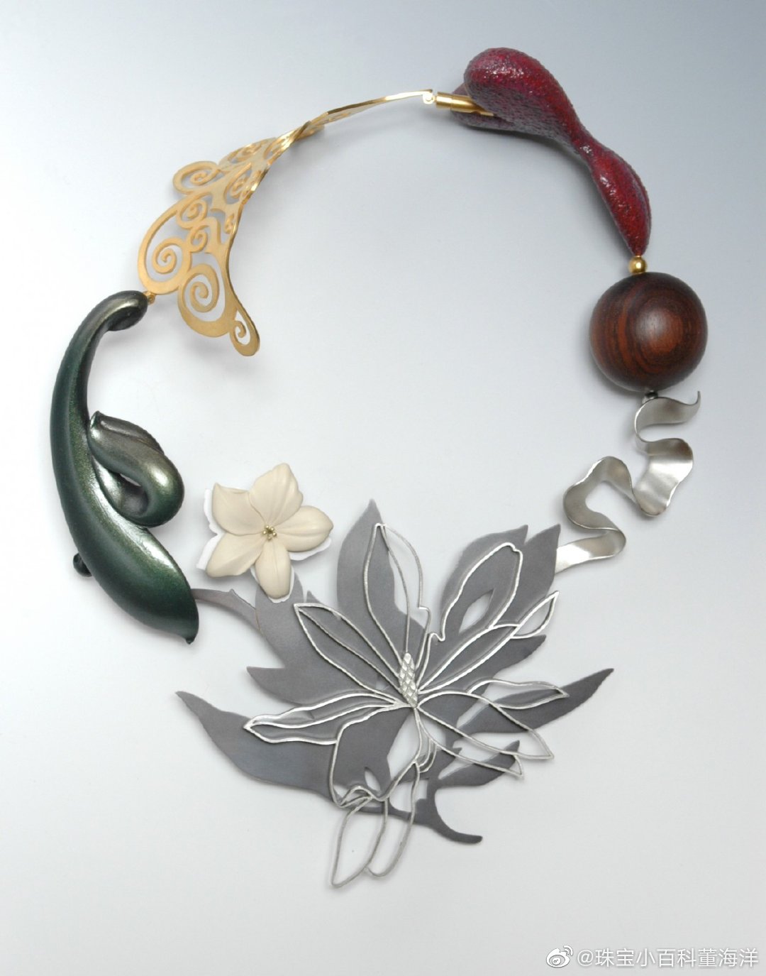 美国著名艺术家、当代工艺批评家布鲁斯-梅特卡夫（Bruce Metcalf）利