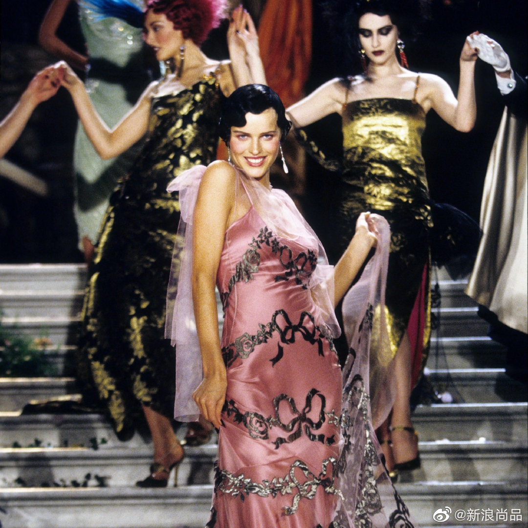 回顾经典的Christian Dior Spring 1998 Couture秀场