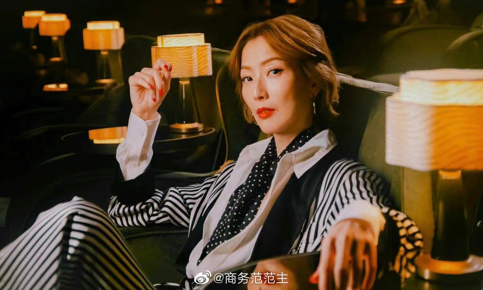 今天，Sammi郑秀文50岁了~舞台上她是眉飞色舞的时髦天后……__财经头条