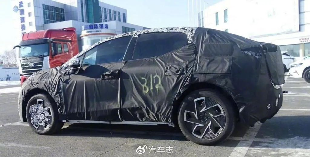 领克最新轿跑SUV “Z20”测试车曝光？极氪X同底盘、或售15万内-新浪汽车