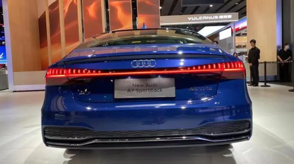 奥迪A7 Sportback、SQ7暗夜骑士版齐亮相-新浪汽车