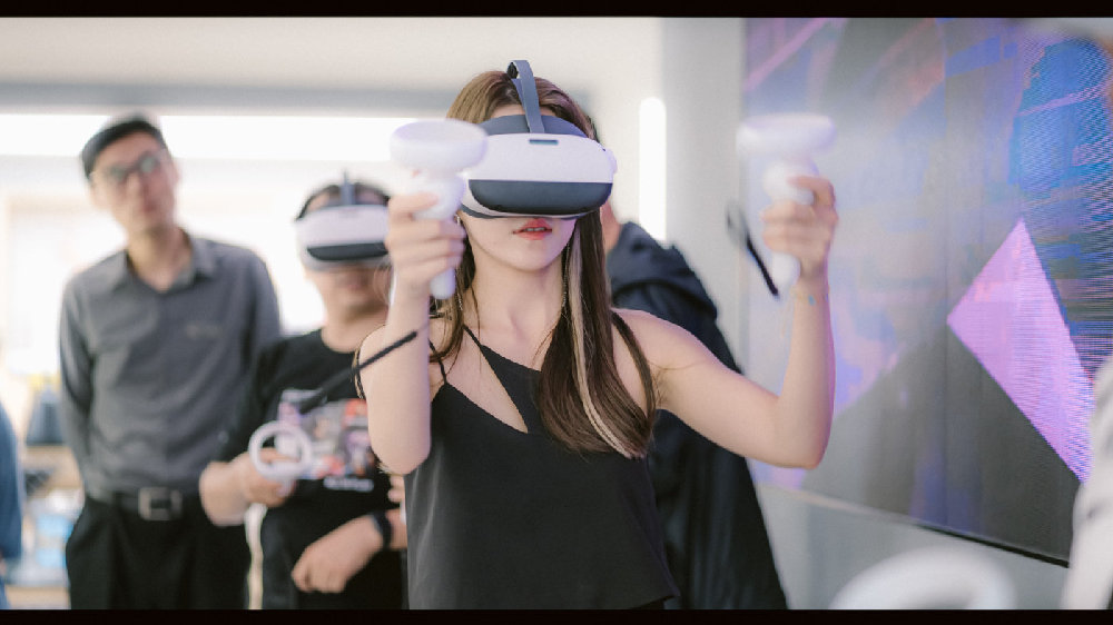 好玩有趣的游戏和影音体验——Pico Neo 3 VR一体机|Pico_新浪新闻