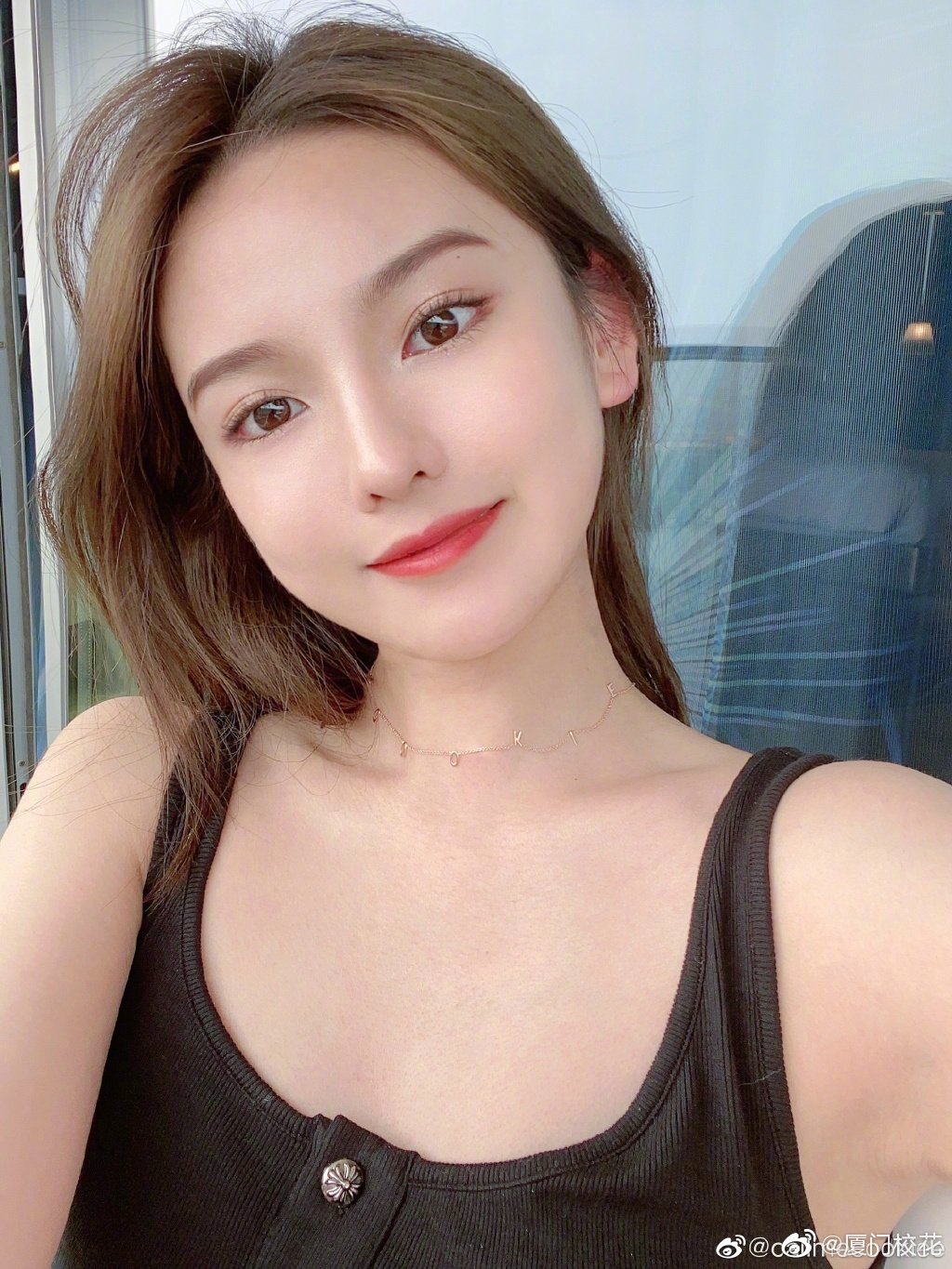 她叫骆嘉琪，97年，就读于英国东安格利亚大学，身高162cm