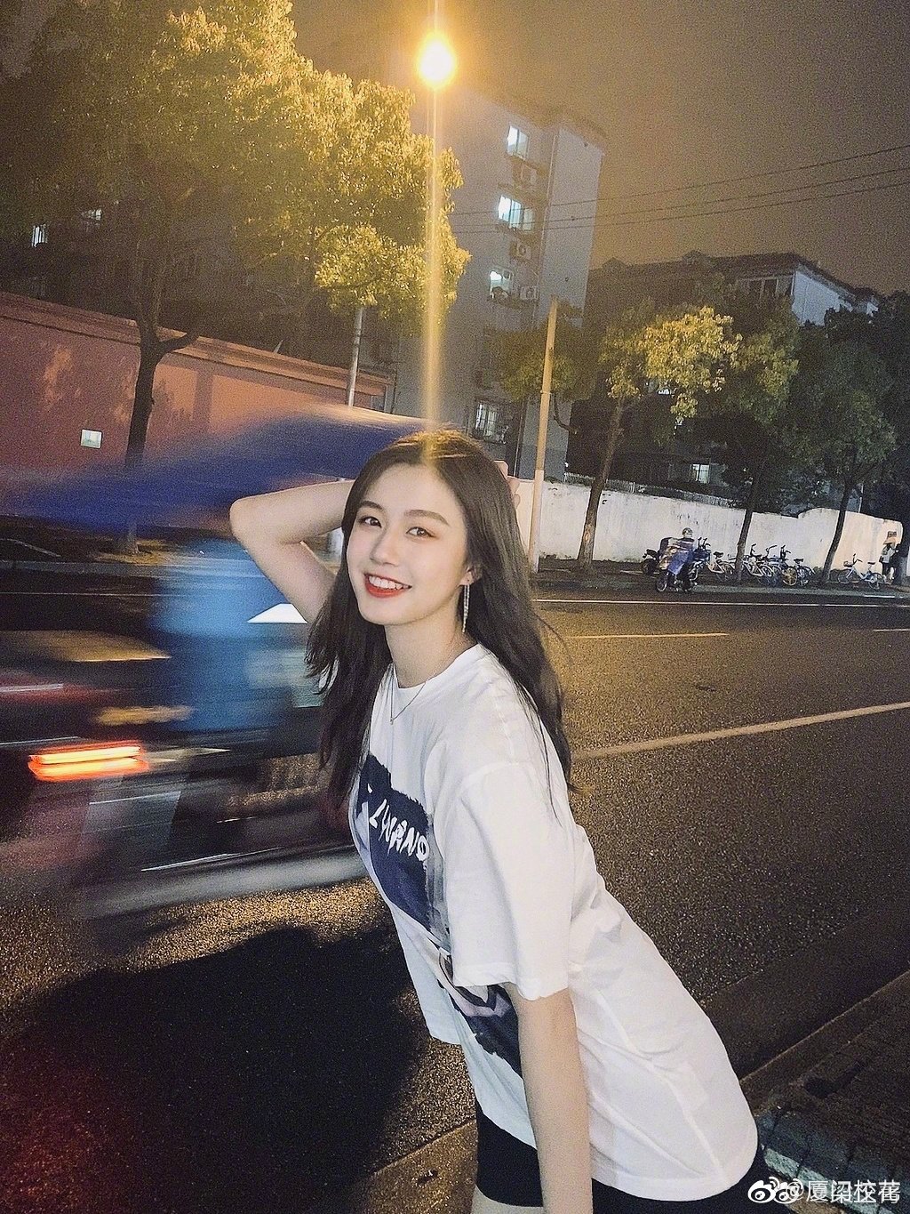 她叫梁芷菁 00年，就读于上海戏剧学院，身高166cm，很可爱的女生