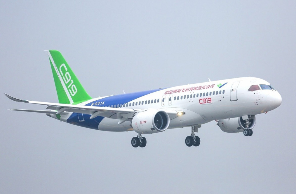 国产大飞机C919飞机首飞成都，计划今年12月交付东航__财经头条