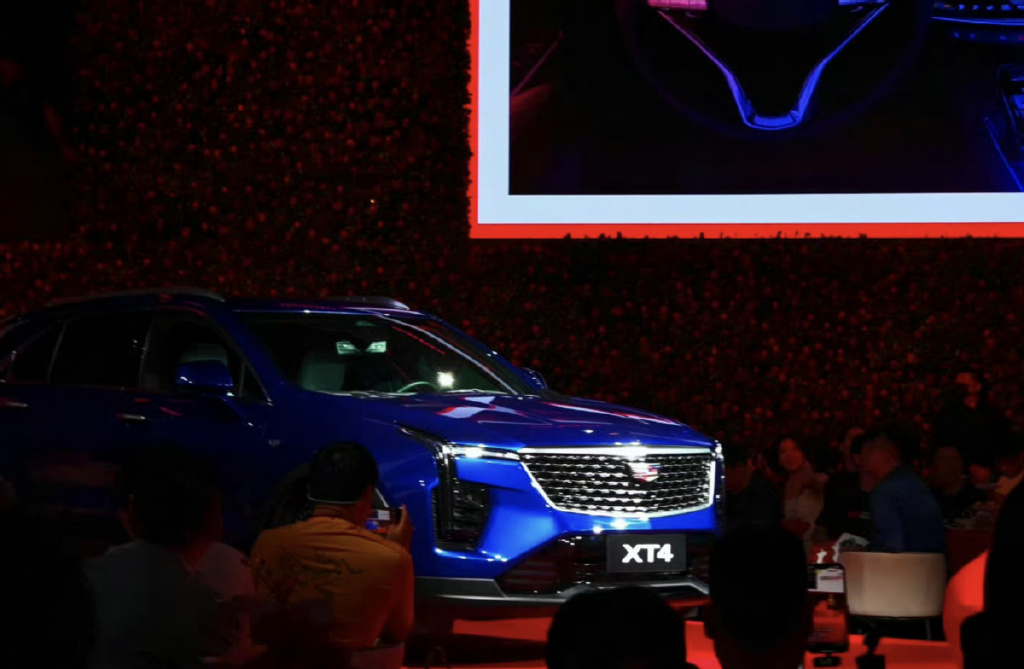 新凯迪拉克XT4降至15.99万，能打过奥迪Q3和宝马X1吗？-新浪汽车