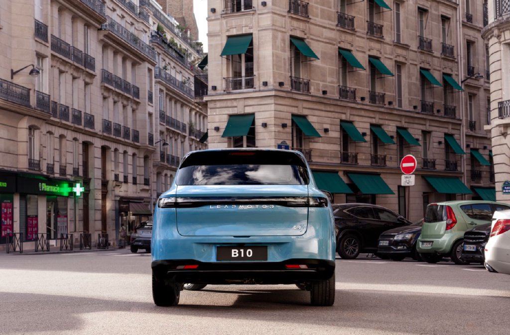 零跑B10参数曝光：激光雷达+600km续航，2024国际CMF设计奖加持-新浪汽车