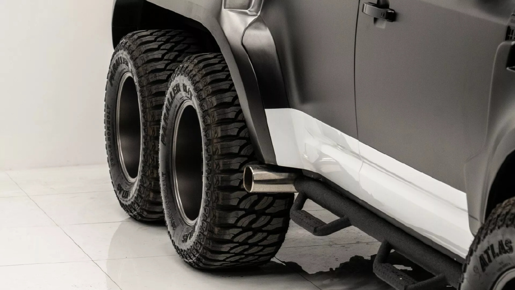 路虎卫士6x6皮卡曝光！搭5.0T V8发动机，堪称地表最强-新浪汽车