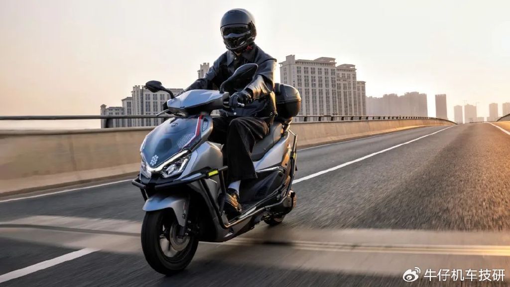 QJMOTOR鸿150RS，新车开箱初体验-新浪汽车