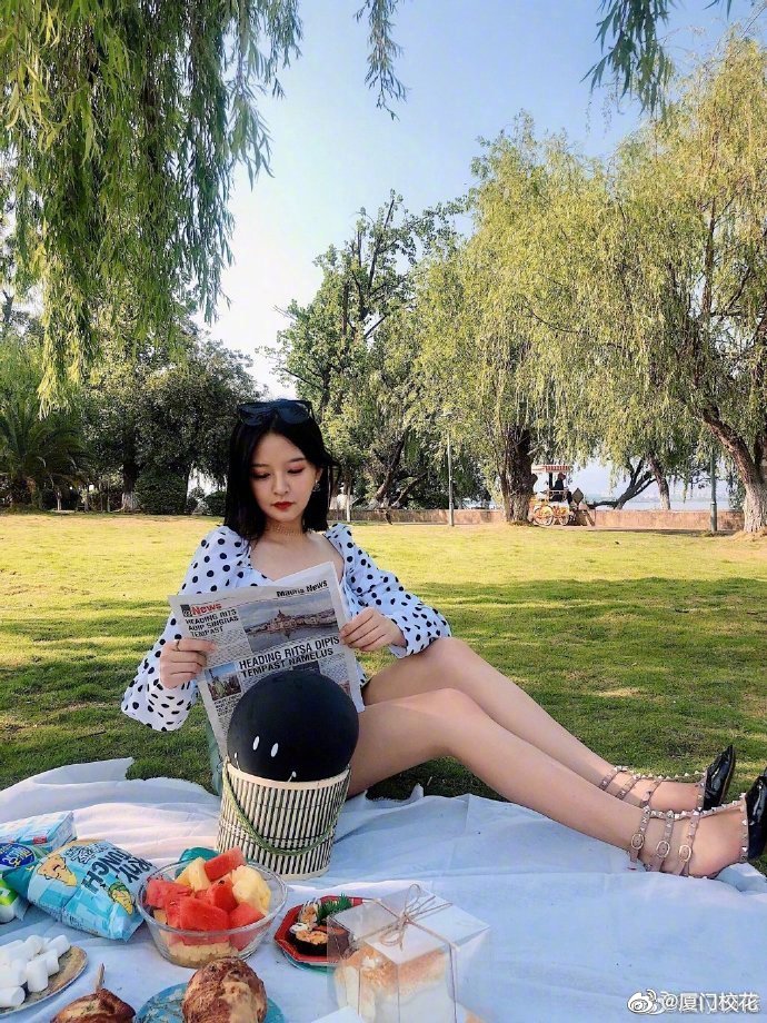 她叫阿余史佳，98年，就读于四川警察学院，身高166cm，金牛座……