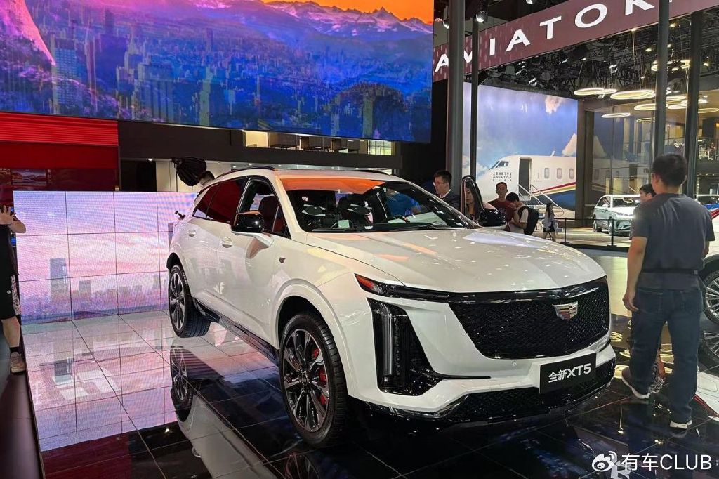 2024成都车展丨配备33英寸9K曲面屏 全新凯迪拉克XT5亮相-新浪汽车