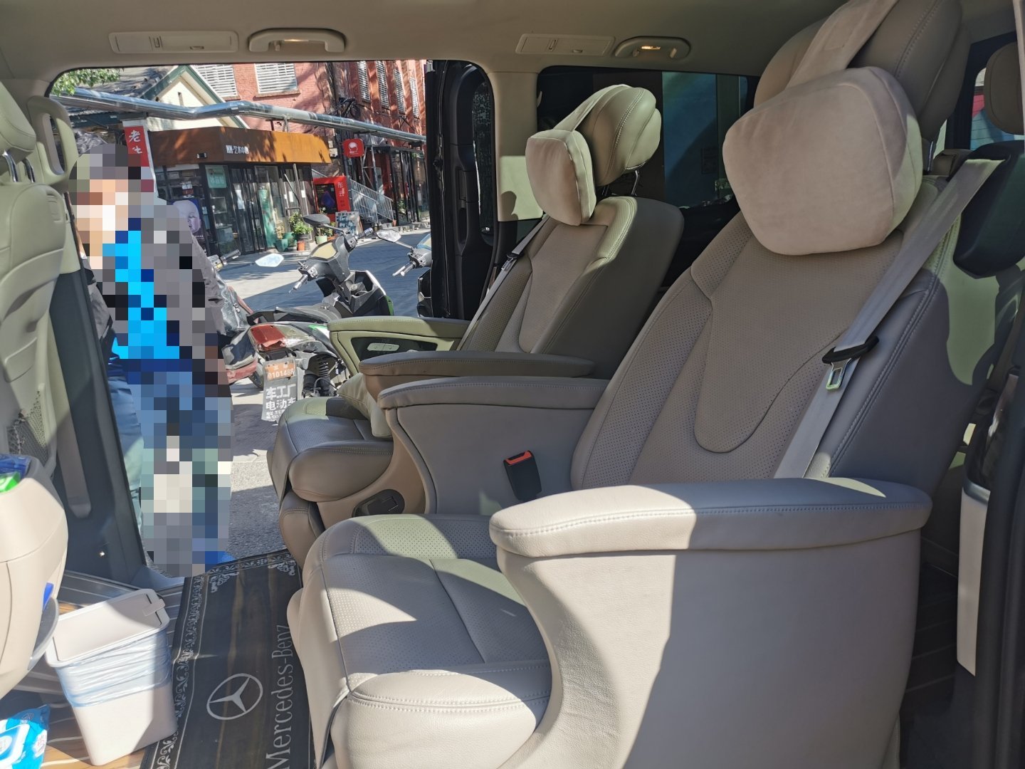 奔驰V260坐的很舒服，现在20款甚至还要加价……