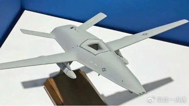 美国新型无人机展示，我国舰载无人机攻击-11与FH-97如何选择？|无人机|舰载|航母_新浪新闻