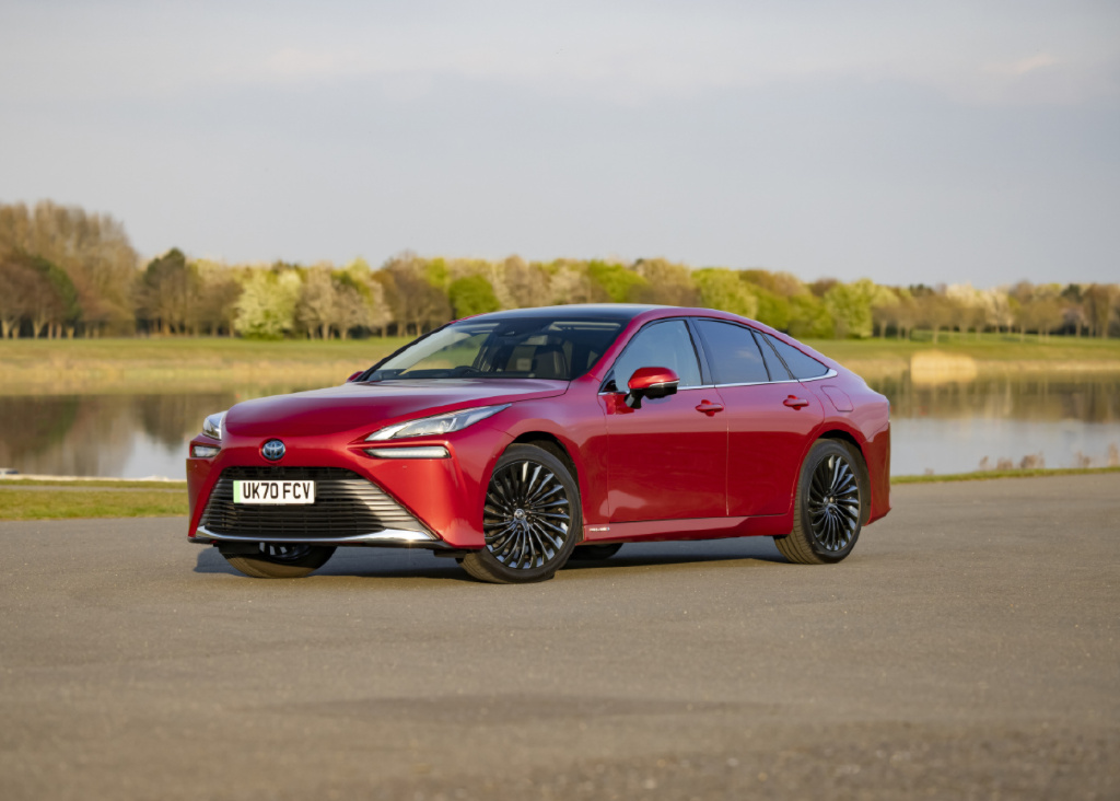 丰田真正″大招″登场！氢燃料电池车Mirai入华：限量50台，售74.8万起__财经头条