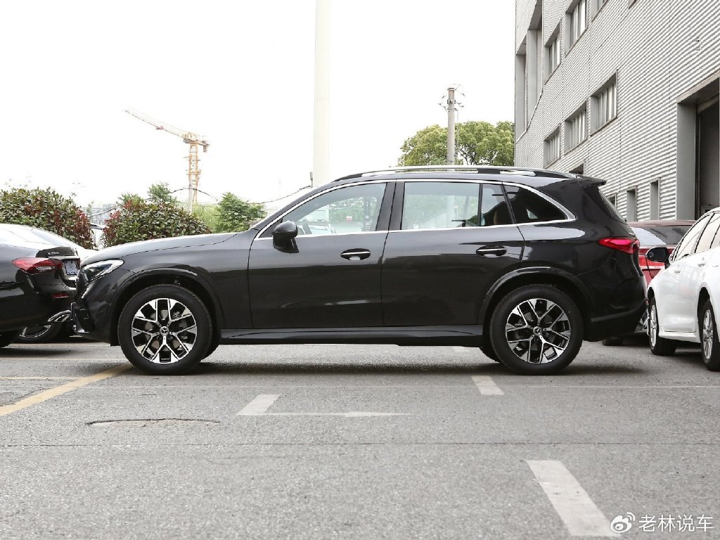 开完了奔驰GLC，再开奥迪Q5L，差距也太大了吧？-新浪汽车