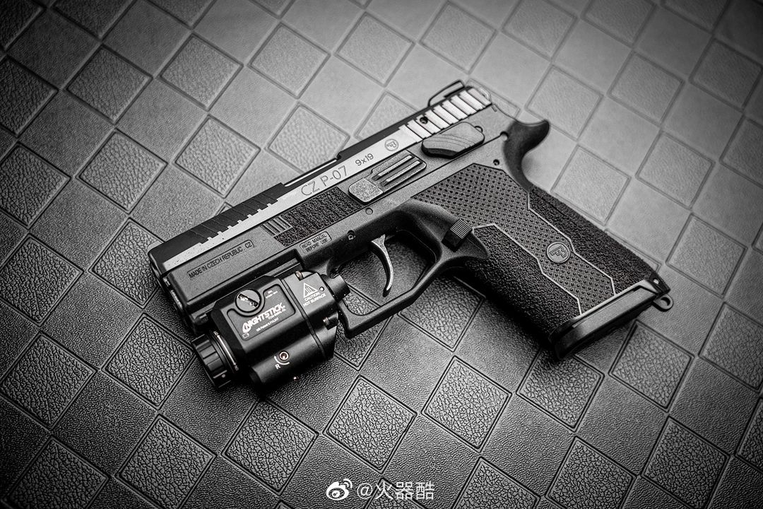 实力比骚 谁能骚的过CZ？__财经头条