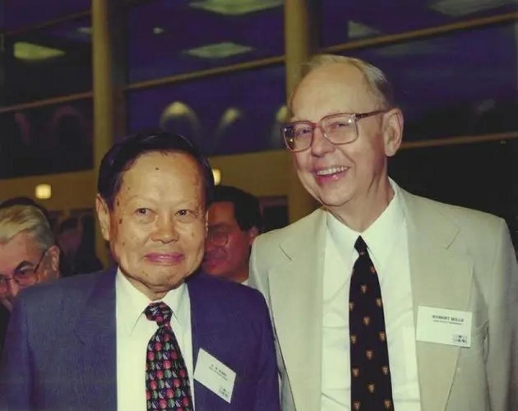 在世物理学家第一人，35岁就获得了诺贝尔奖，杨振宁有多伟大？