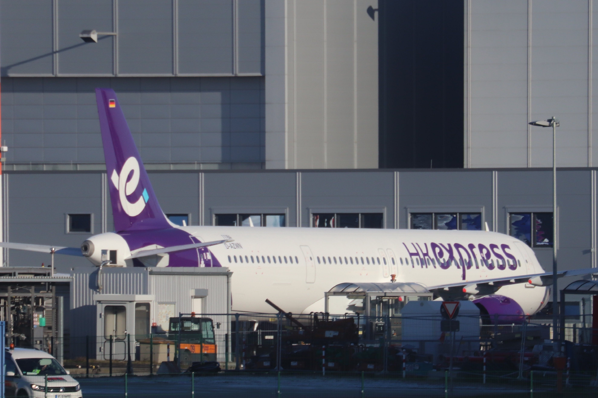 将交付香港快运的A321neo/B-KKA以新涂装亮相|香港_新浪新闻