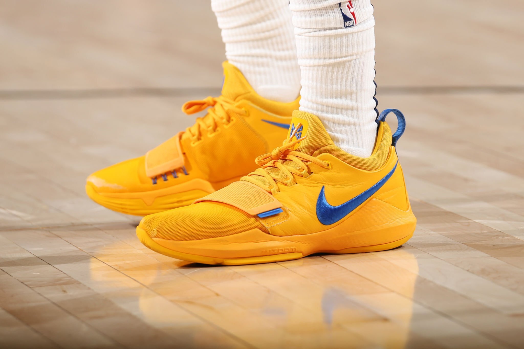 今日的一些NBA常规赛球员上脚分享……__财经头条