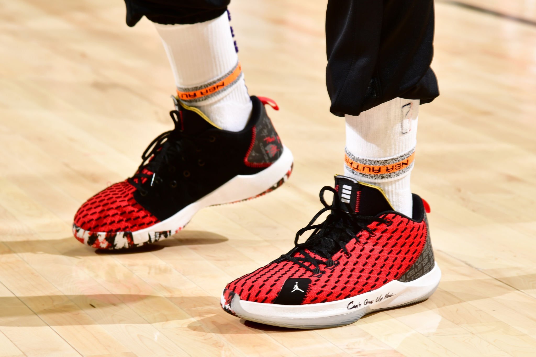 今日的一些NBA常规赛球员上脚分享……