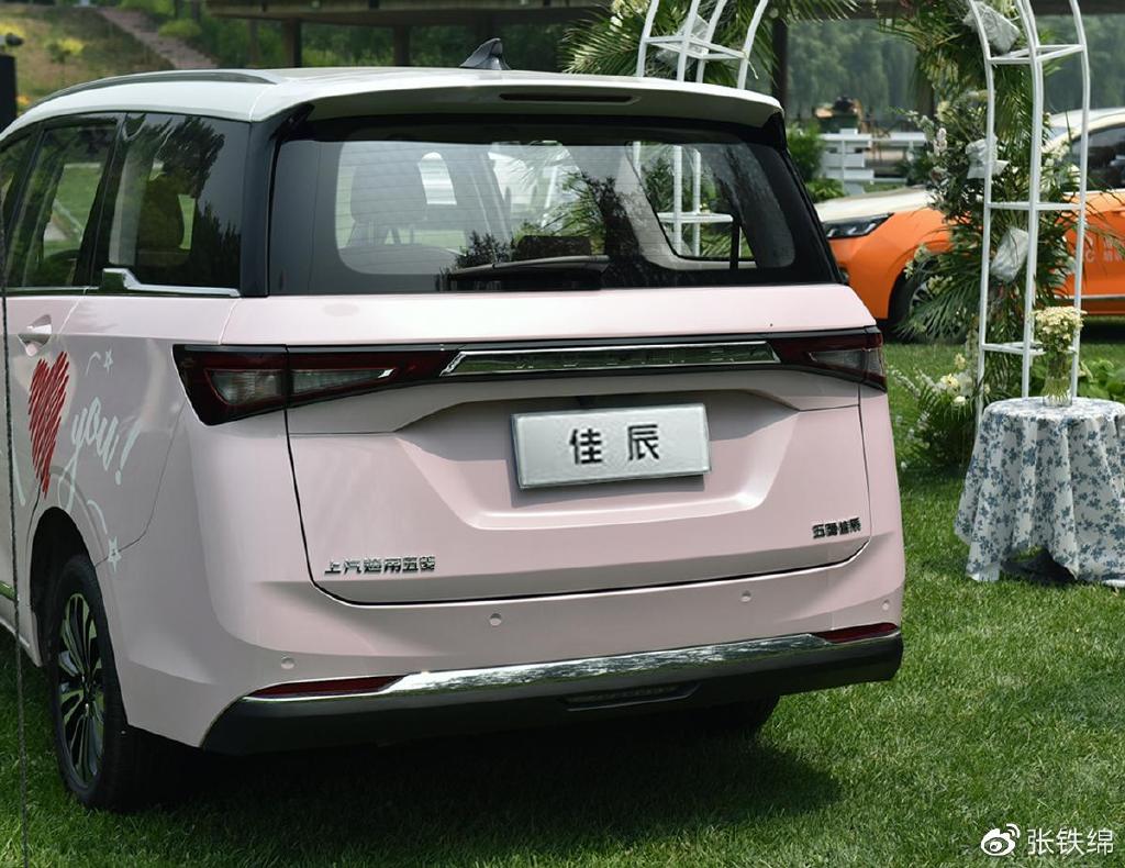 五菱最新7座MPV，佳辰混动版正式上市，油耗5.7L，售11.58万元-新浪汽车