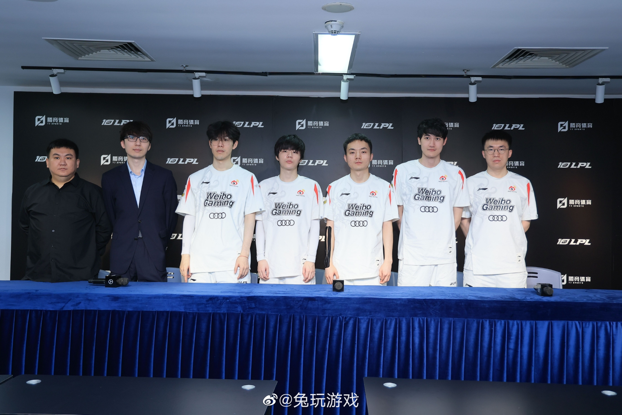 WBG群访返图来啦，笑的很开心的选手们，恭喜晋级