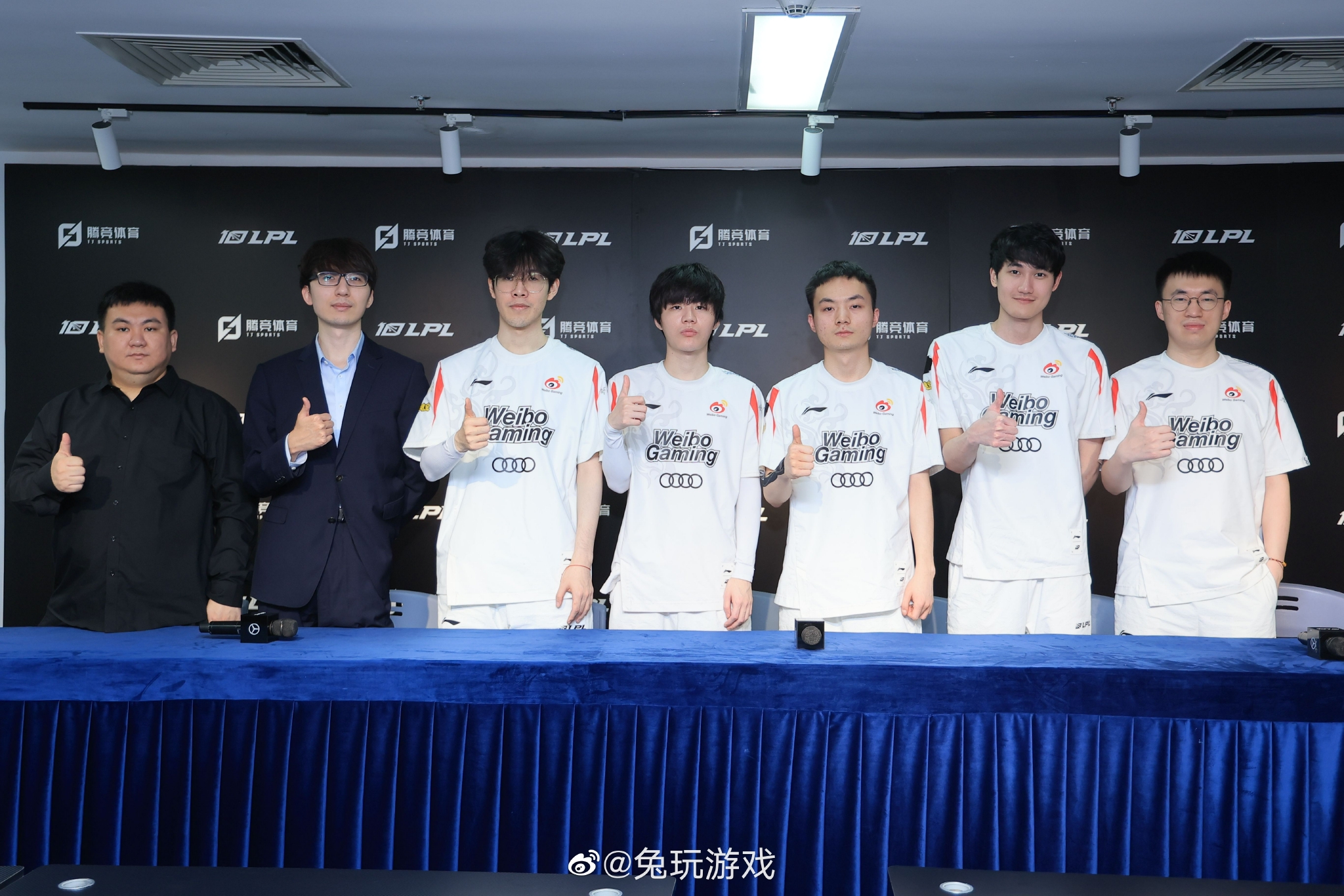 WBG群访返图来啦，笑的很开心的选手们，恭喜晋级