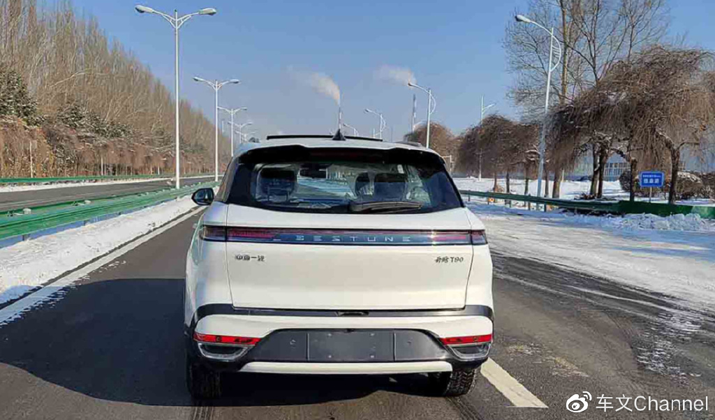 一汽奔腾T90谍照曝光，外形很独特，搭载1.5T/2.0T发动机-新浪汽车