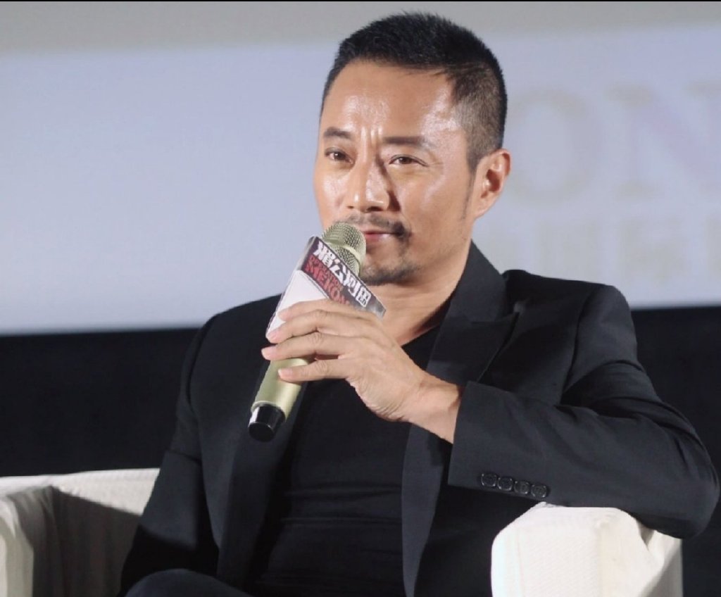 曝已婚男明星精神异常，拍戏时五句台词记不住，表情失控无法解决