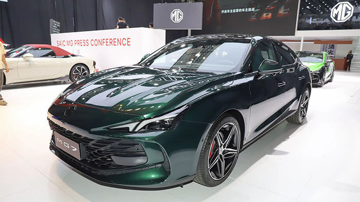 智驾与智舱显著升级，2025款MG7更懂年轻人了？-新浪汽车
