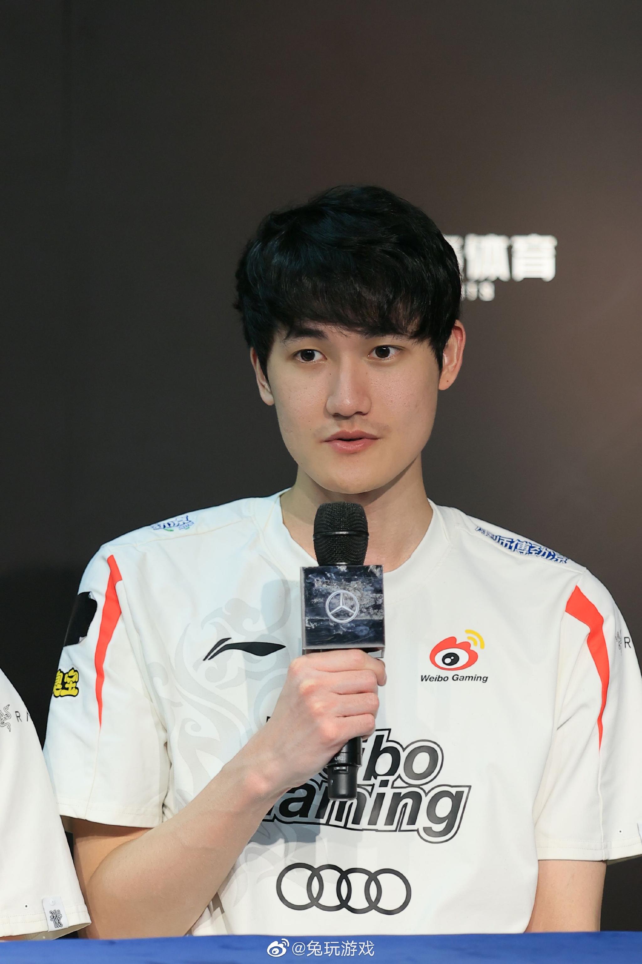 WBG群访返图来啦，笑的很开心的选手们，恭喜晋级