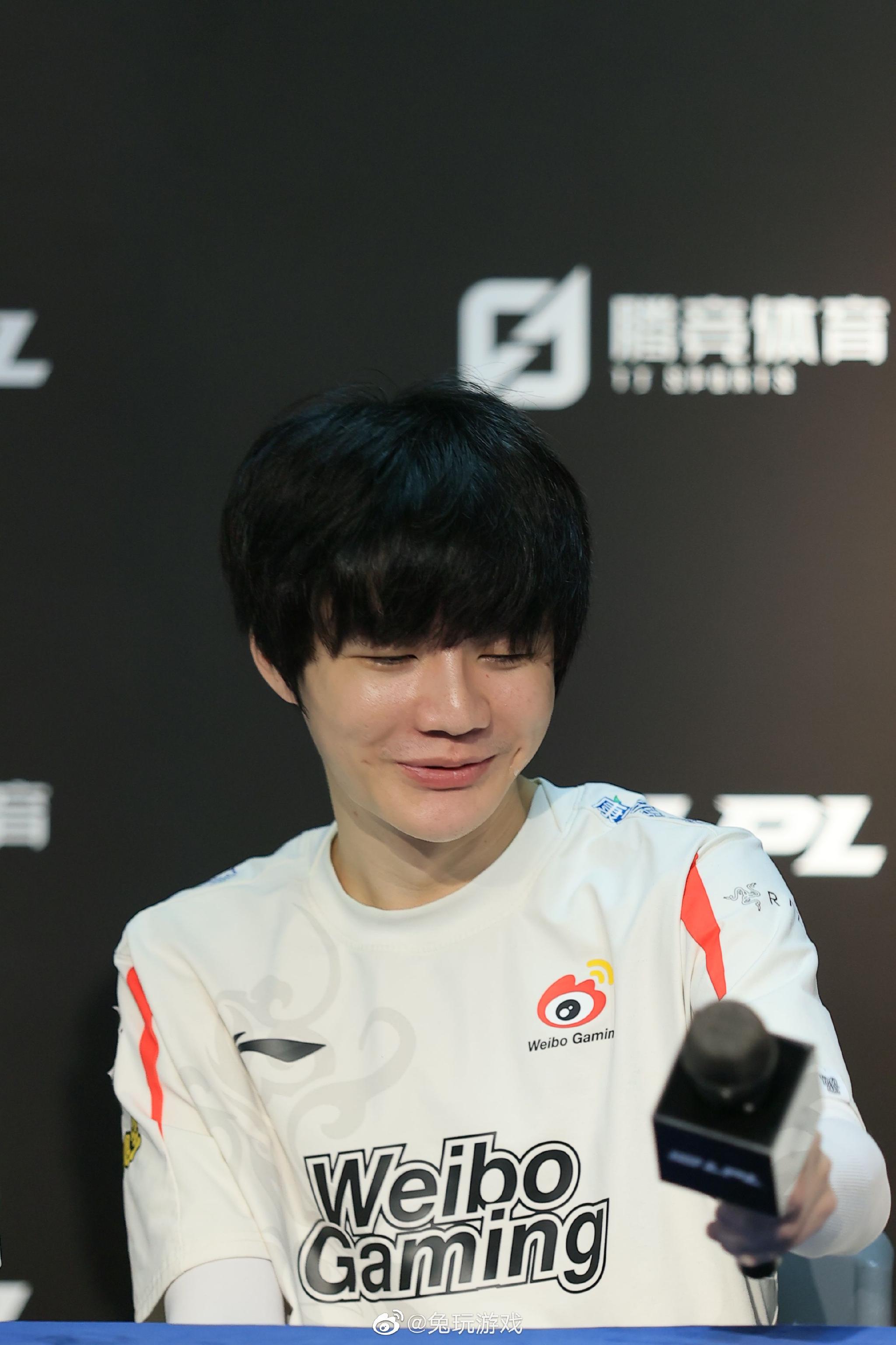 WBG群访返图来啦，笑的很开心的选手们，恭喜晋级