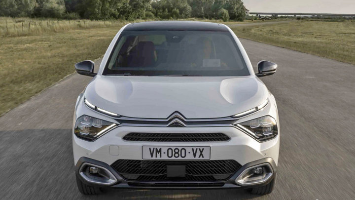 颜值在线！雪铁龙C4实车曝光，搭1.2T轻混版-新浪汽车