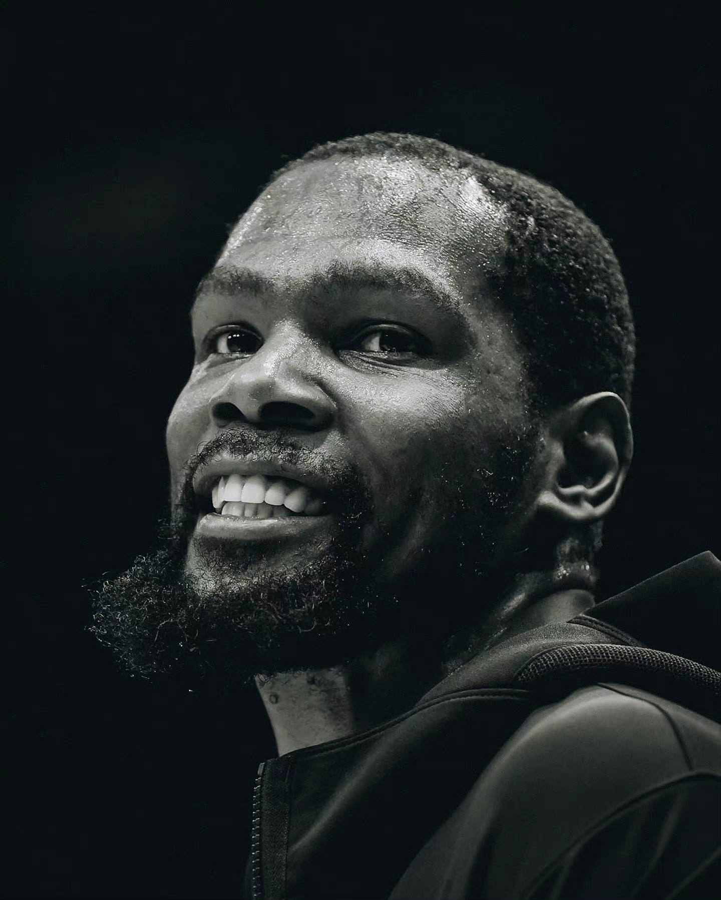 黑白镜头下的KD__财经头条