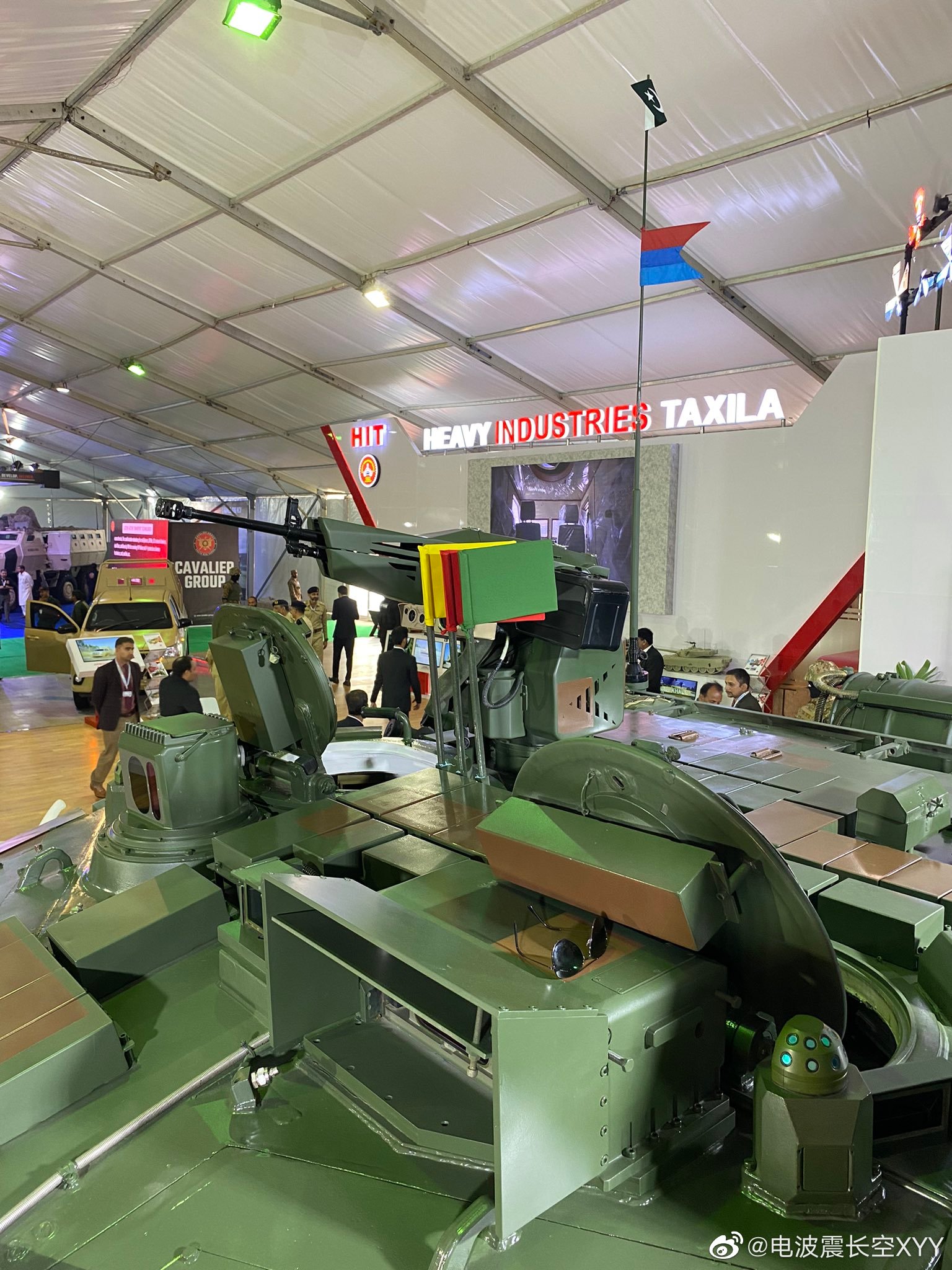 刚开幕的巴基斯坦IDEAS2022防务展上展出的巴军VT-4主战坦克