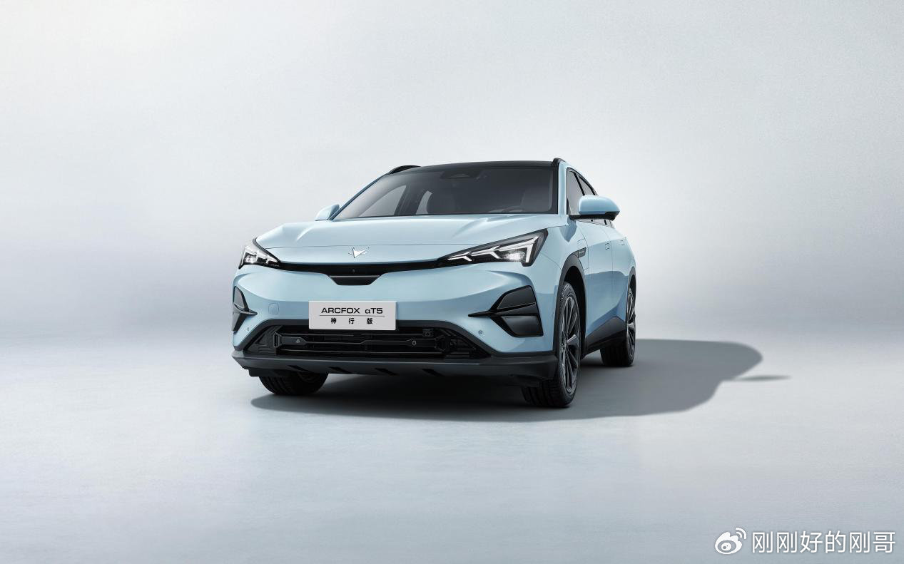 续航焦虑将成过去式？5C超充+全域800V，极狐新阿尔法T5“拿捏”！-新浪汽车