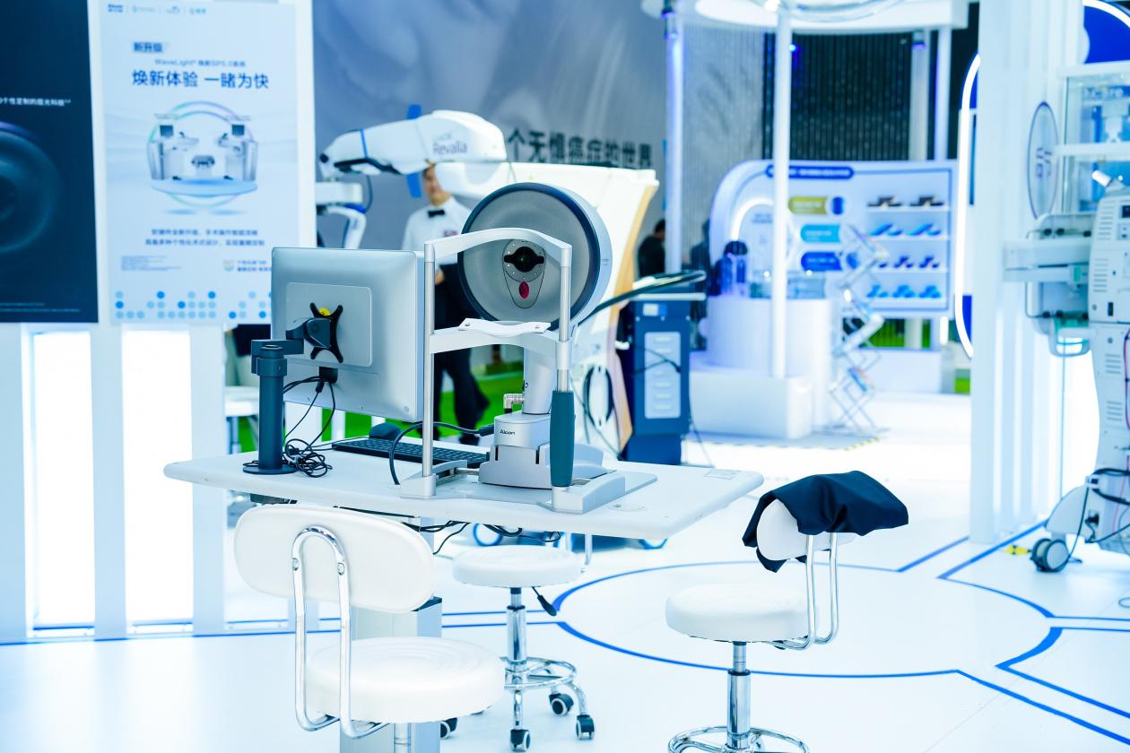 爱尔康Wavelight Plus全光塑进博会全球首发|近视|屈光|手术_新浪新闻