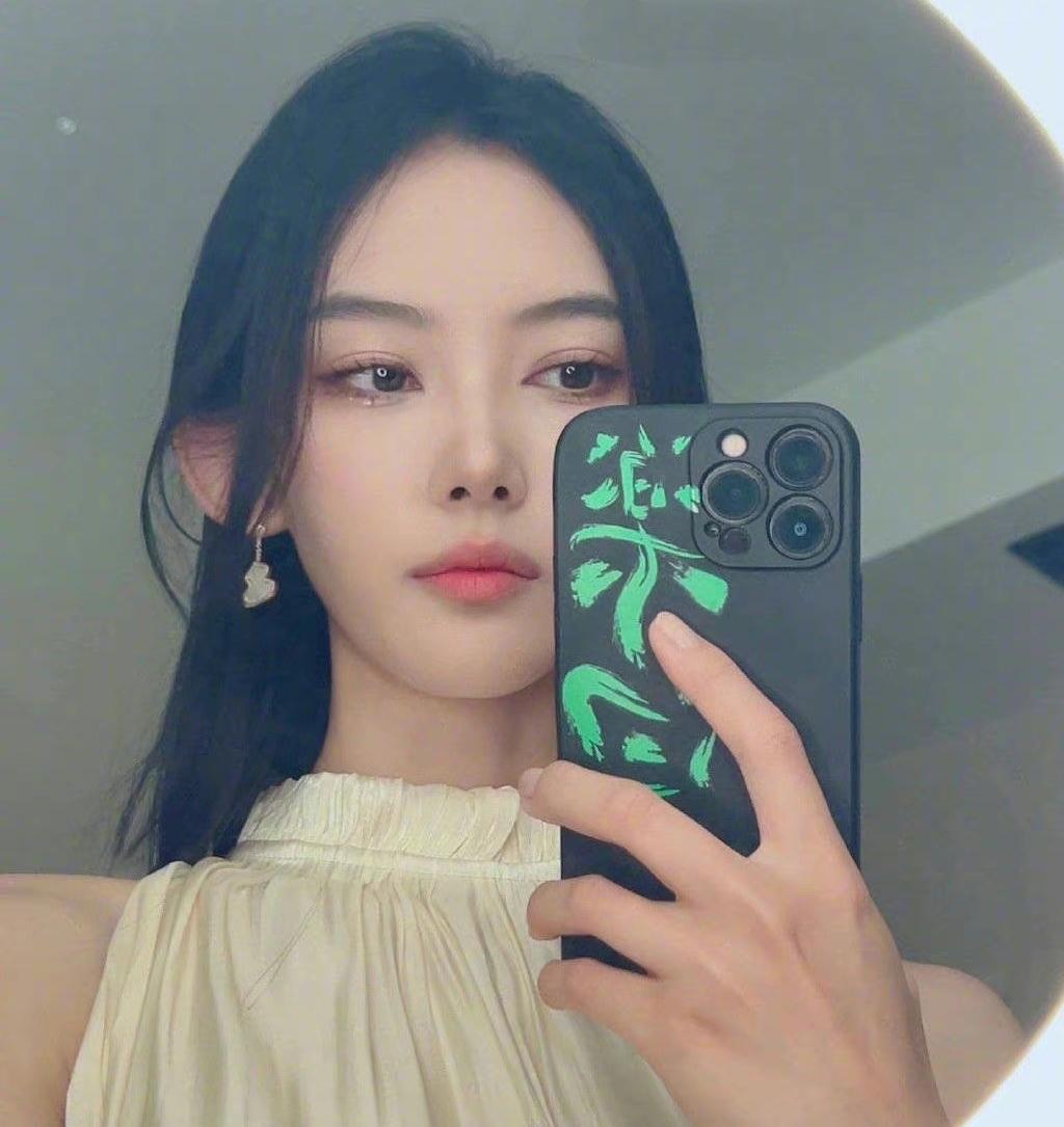 仲尼Johnny婚内出轨，子望发长文重锤，卡琳娜称一切她都知道