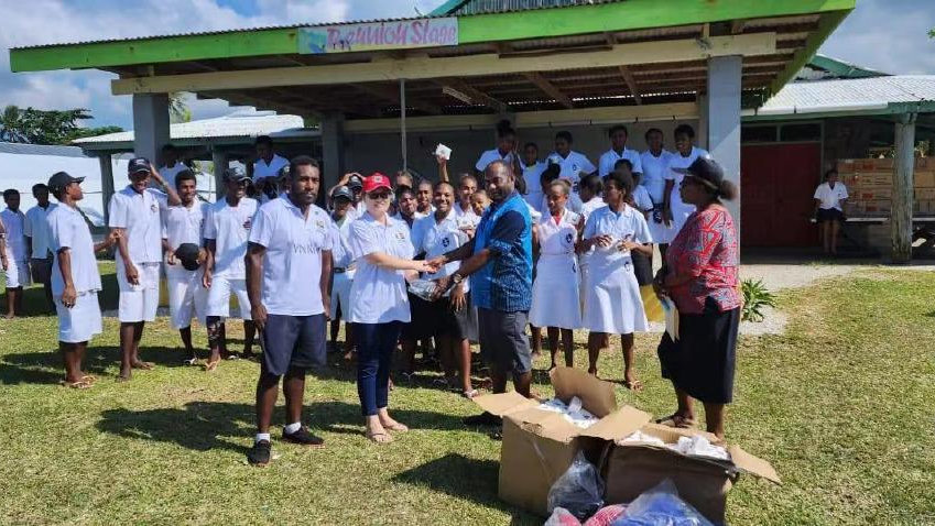 践行公益 瓦努阿图VNNM慈善基金助力瓦国实现女性卫生用品免费|瓦努阿图|用品|卫生_新浪新闻