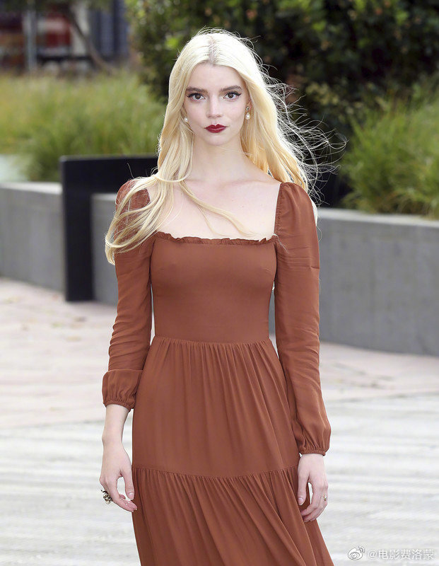 《女王的棋局》Anya Taylor-Joy全新写真曝光！！天呐，精灵来人间了