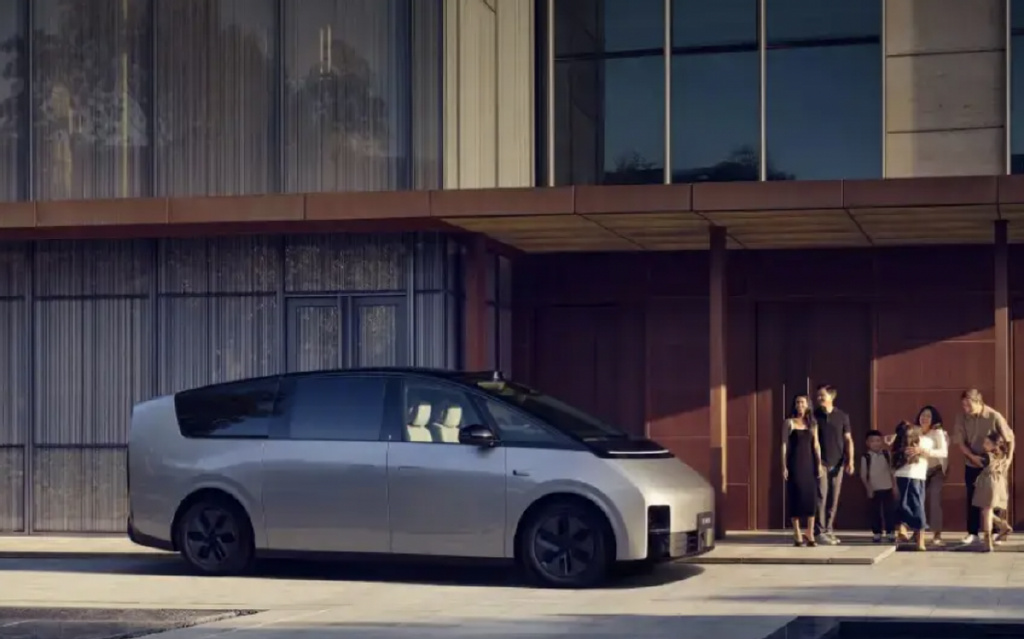 现代STARIA官图发布，1.6T混动MPV，才是正解-新浪汽车