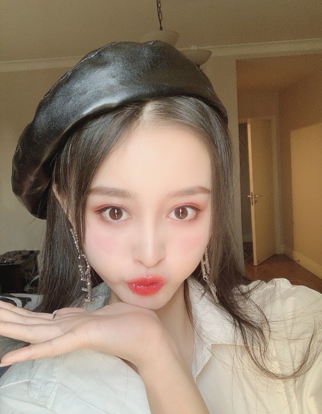 李晴 佳木斯大学 2000年 天秤座 首航空姐 身高170cm 体重43kg……